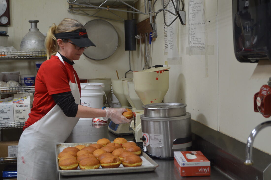 Lots of time and labor makes plenty of paczkis | News, Sports, Jobs ...